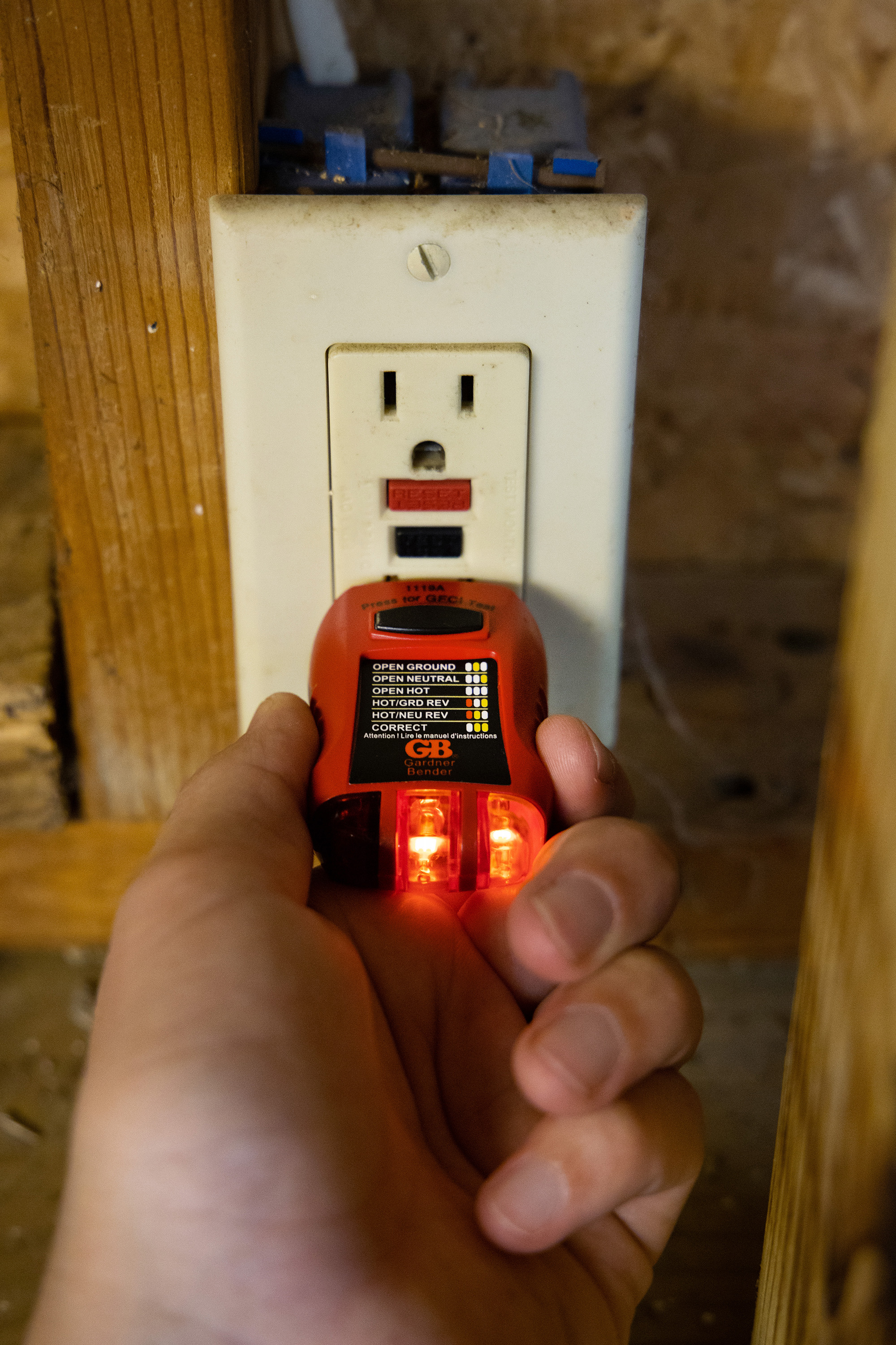 Ground Fault Receptacle Tester and Circuit Analyzer